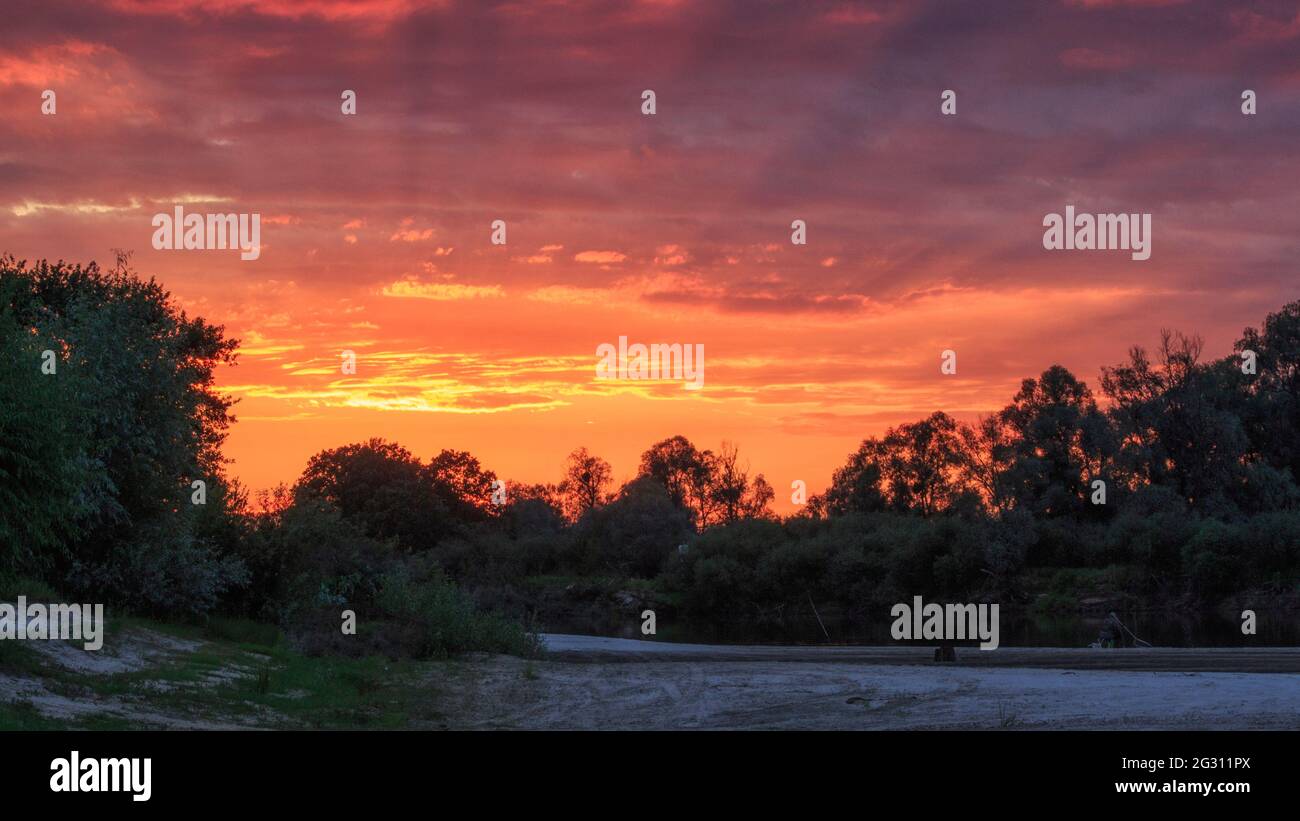 Bank and sunset hi-res stock photography and images - Alamy