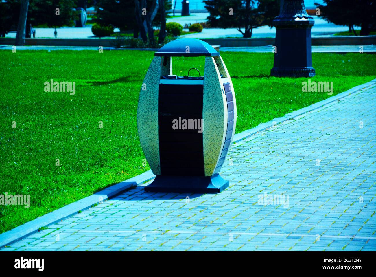 Garbage can beautiful hi-res stock photography and images - Alamy
