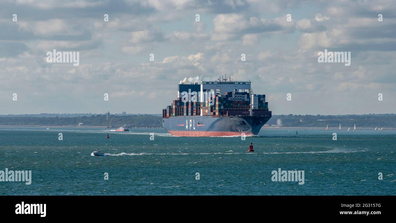 Southampton Water, England, UK. 2021. The container carrier ship APL ...