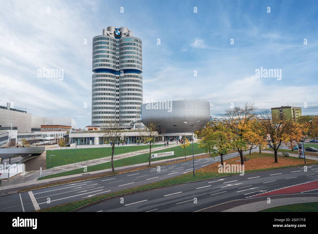 Bmw headquarters hi-res stock photography and images - Alamy