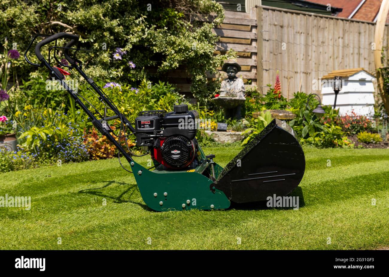 Cylinder mower garden hi-res stock photography and images - Alamy