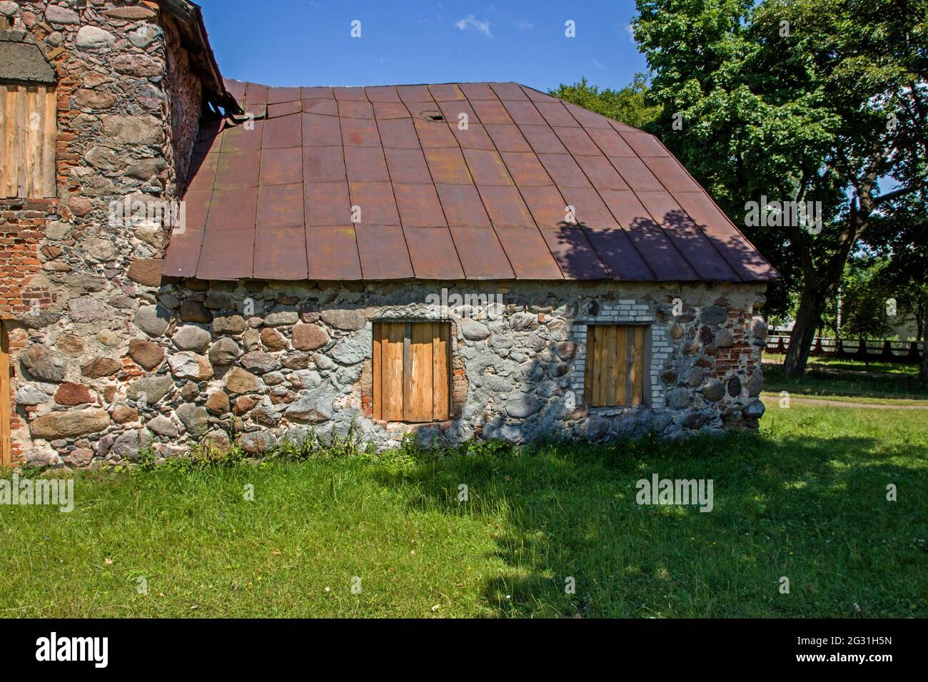 Wooden medieval stone exterior grass hi-res stock photography and ...