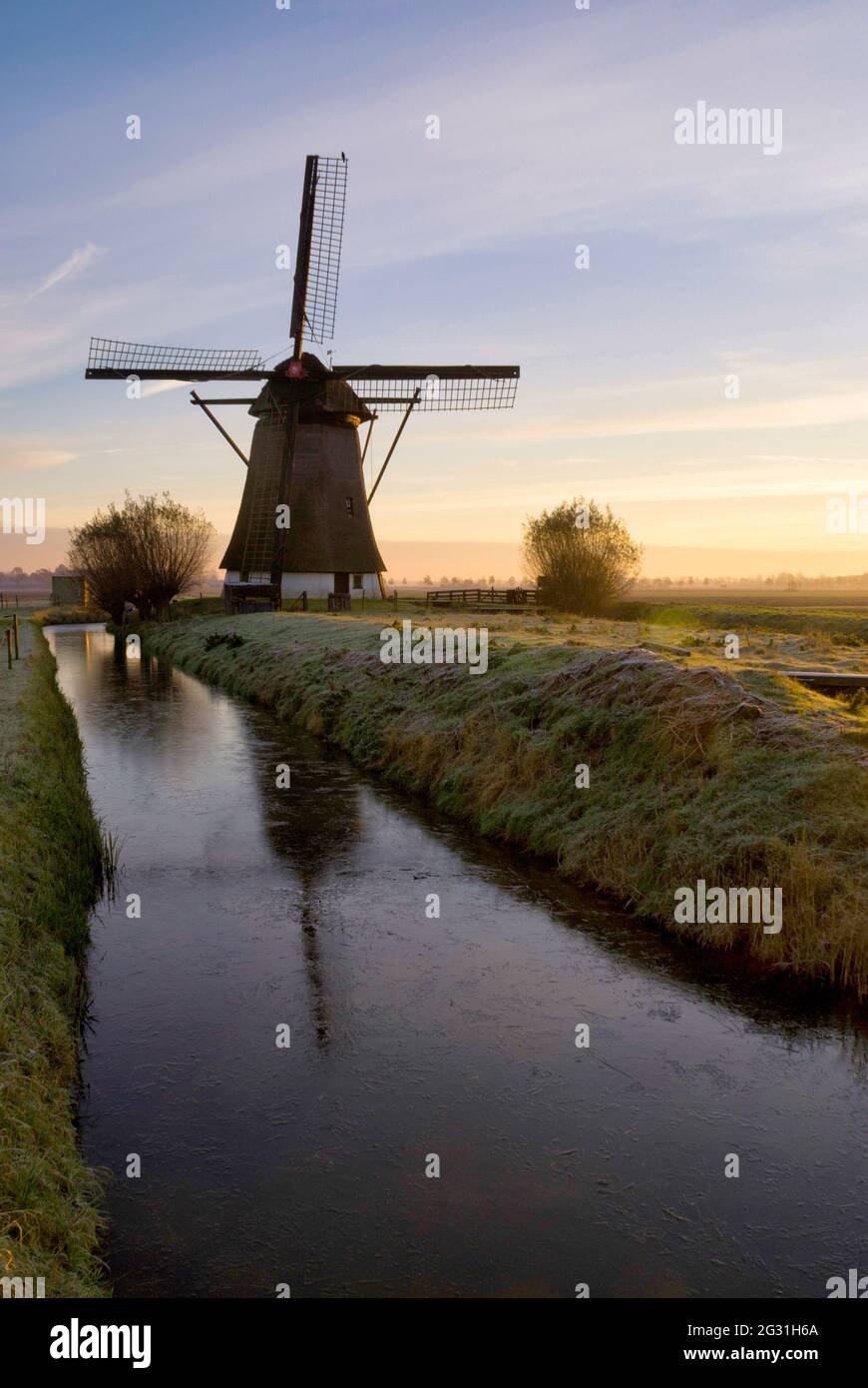 The Oude Doornse windmill near the Dutch village Almkerk Stock Photo ...