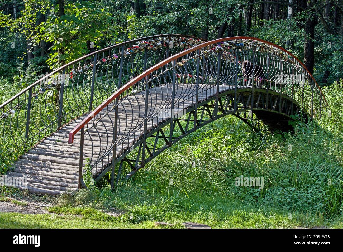 Curved bridge hi-res stock photography and images - Alamy