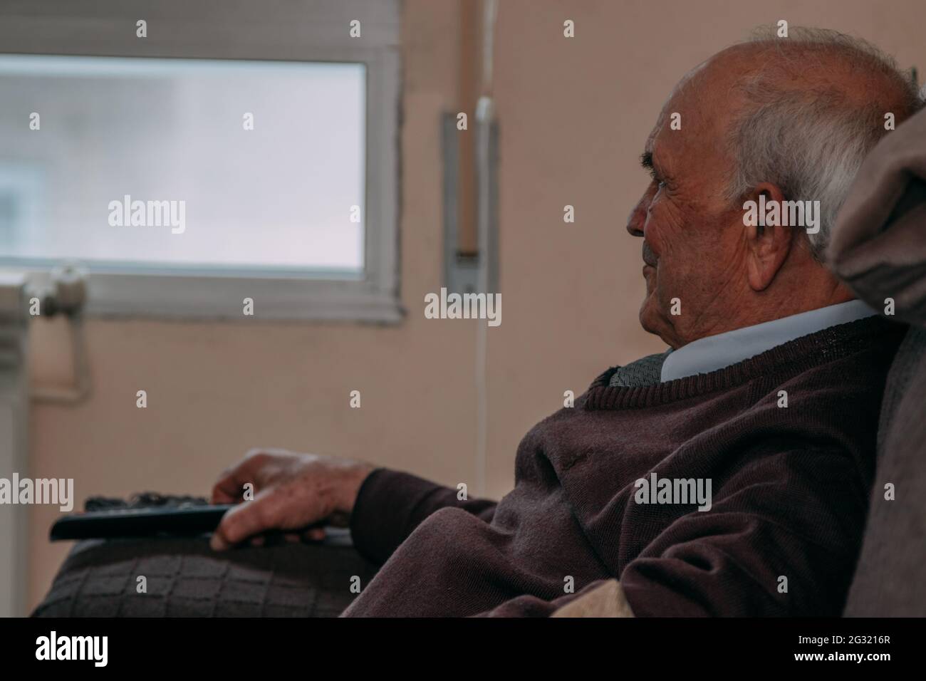 Old man remote control hi-res stock photography and images - Alamy