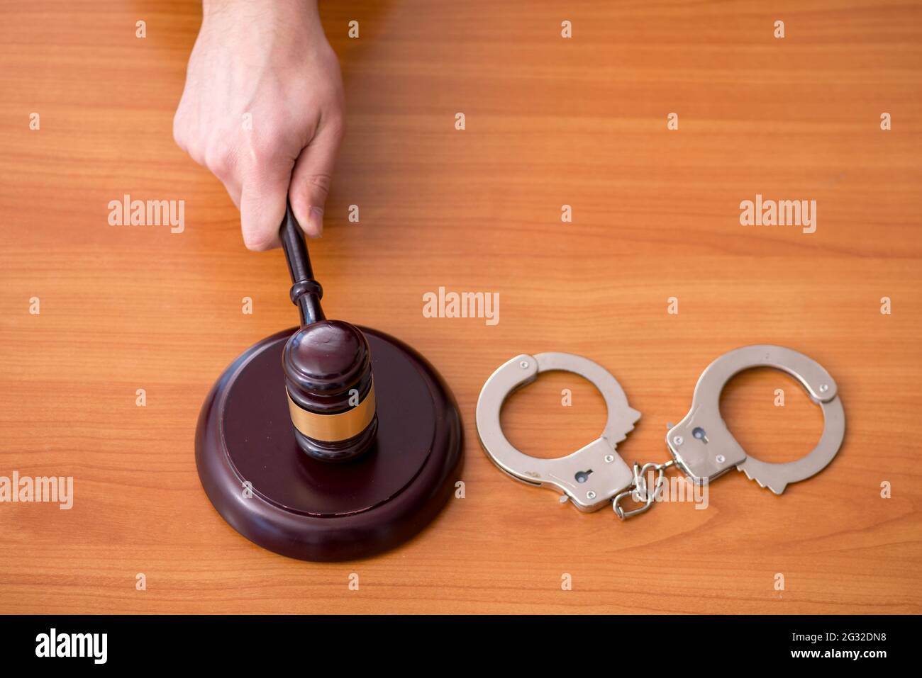 Man in handcuffs in courtroom hi-res stock photography and images - Alamy