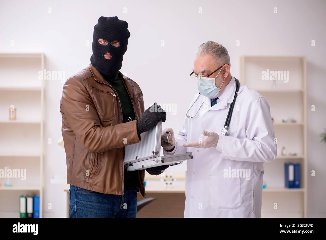 Doctor spying hi-res stock photography and images - Alamy