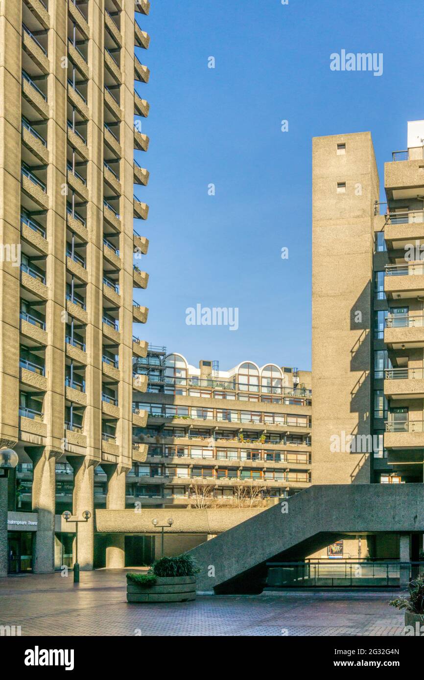 Barbican towers hi-res stock photography and images - Alamy