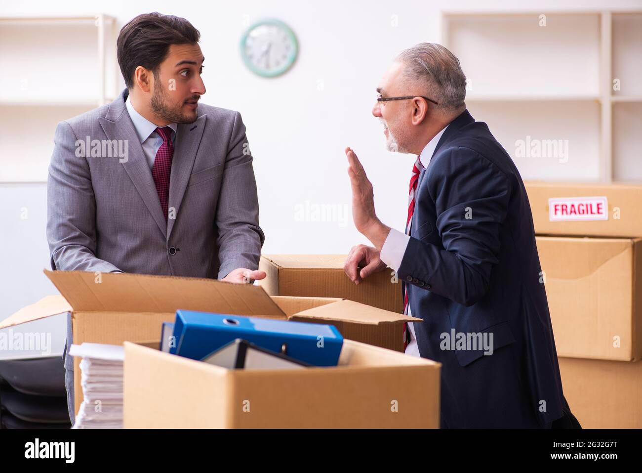 Two employees in relocation concept Stock Photo - Alamy