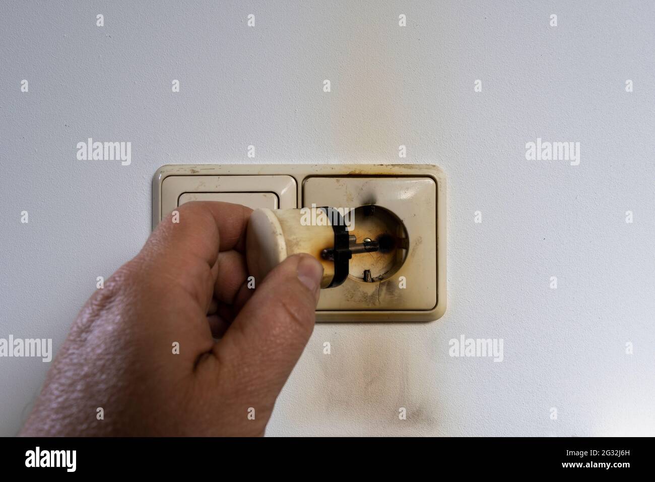 Electrical short circuit hi-res stock photography and images - Alamy