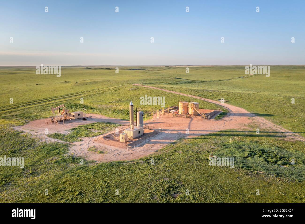 Colorado oil well hi-res stock photography and images - Alamy