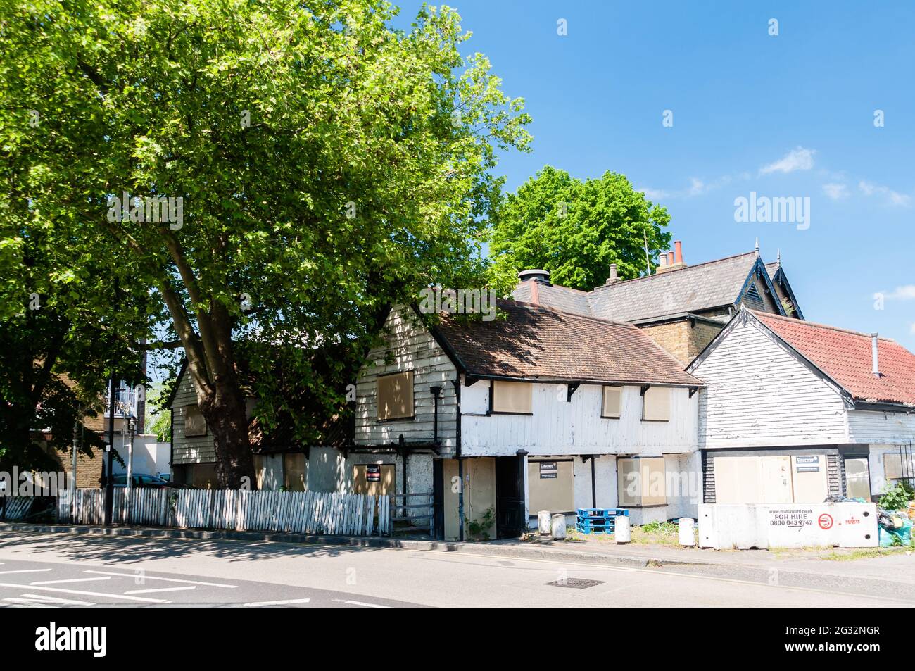 Build a 68 room hotel hi-res stock photography and images - Alamy