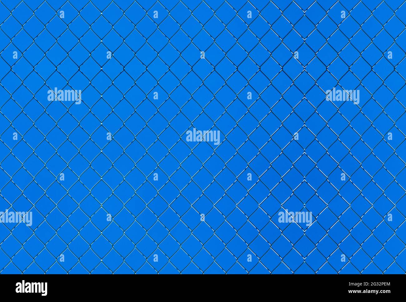 Seamlessly tileable texture of wire mesh on a blue sky Stock Photo - Alamy
