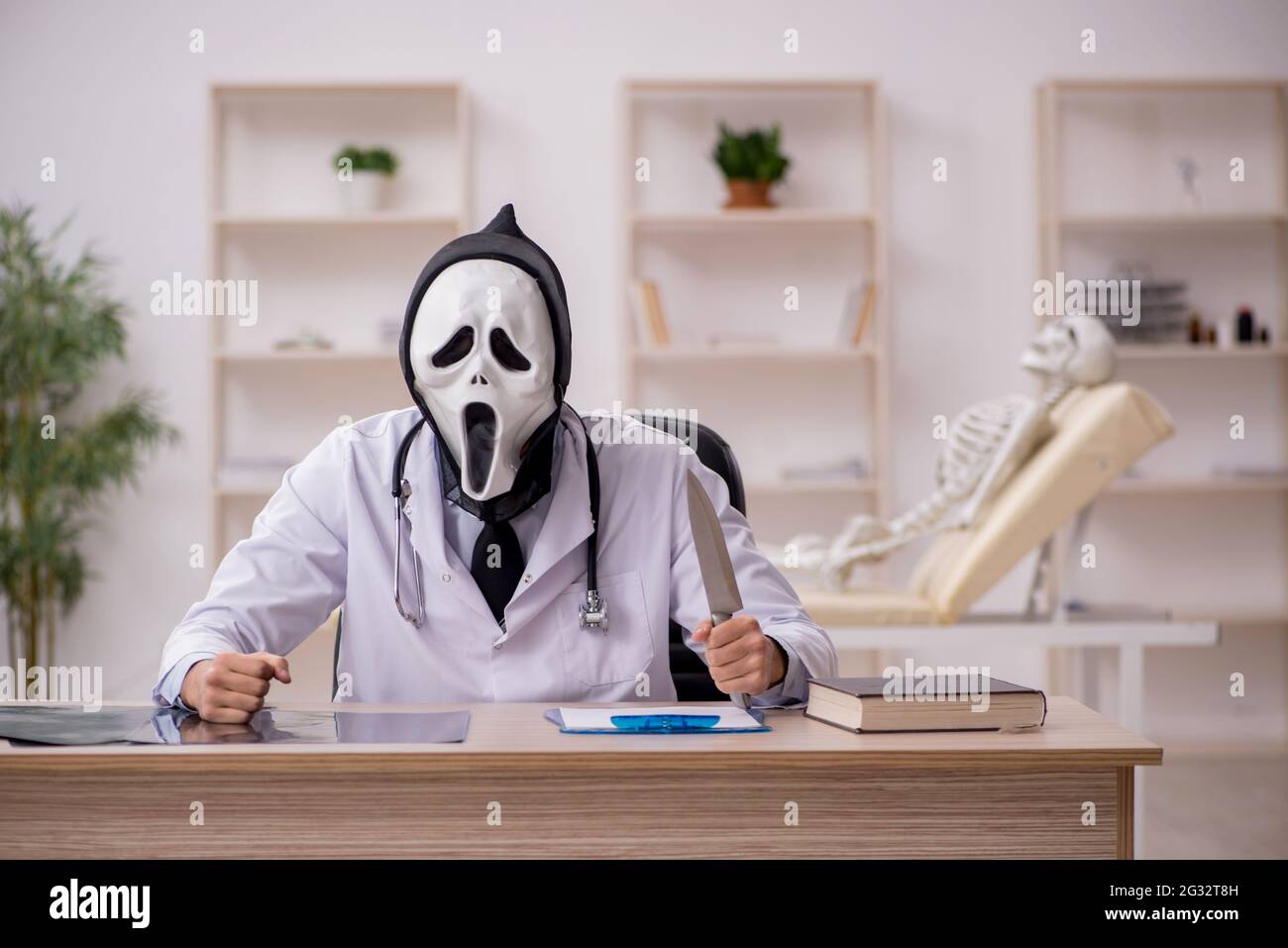 Scary witch doctor hi-res stock photography and images - Alamy