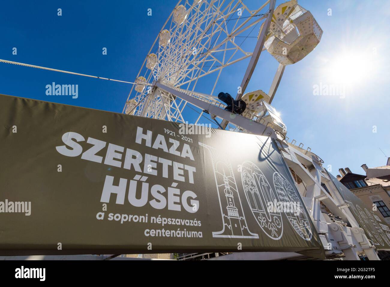 Backlit ferris wheel hi-res stock photography and images - Alamy