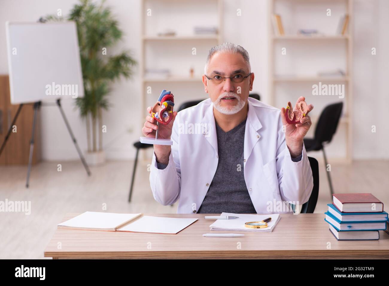 Old doctor cardiologist sitting in the classroom Stock Photo - Alamy