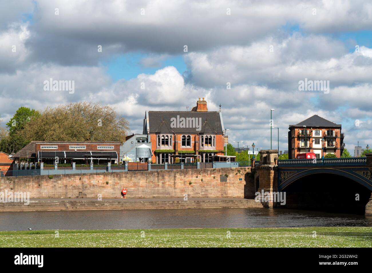 Riverside pub and restaurant in Nottingham Stock Photo - Alamy