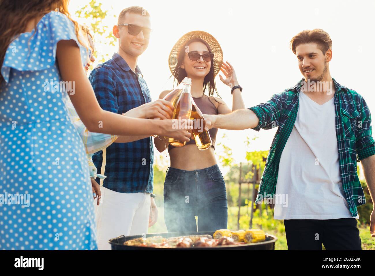 People standing around barbecue grill hi-res stock photography and ...