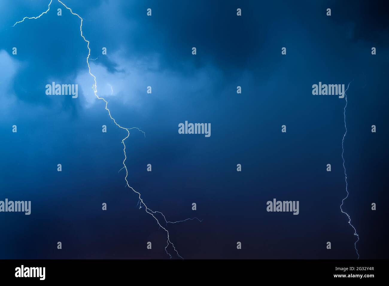 Dark and stormy night hi-res stock photography and images - Alamy