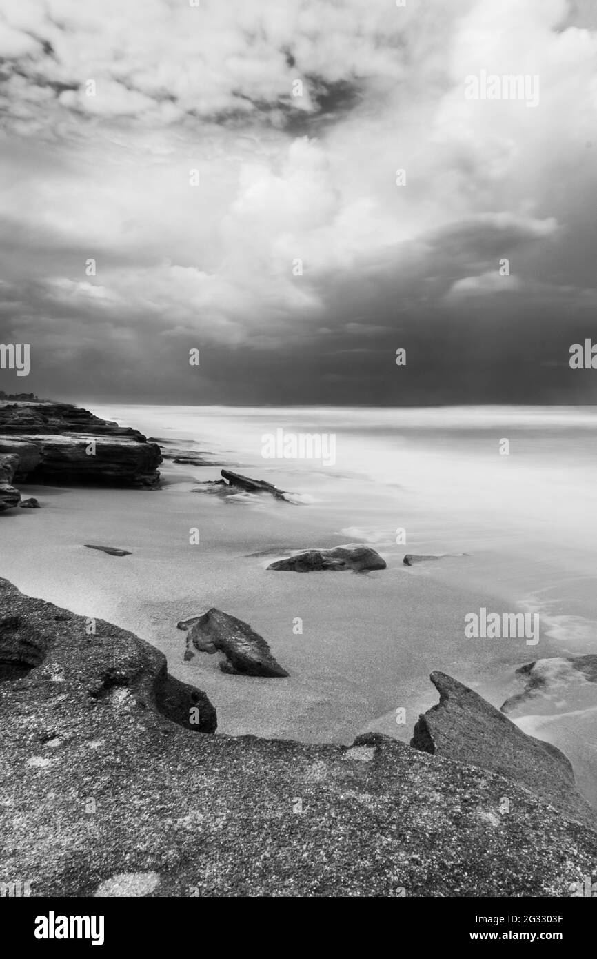 Dark storm sea rocks hi-res stock photography and images - Alamy