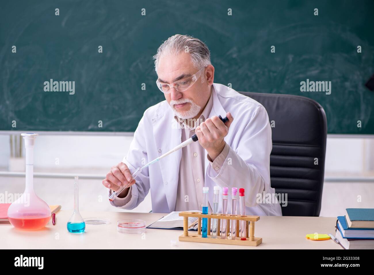 Experienced old scientist working in the laboratory Stock Photo - Alamy