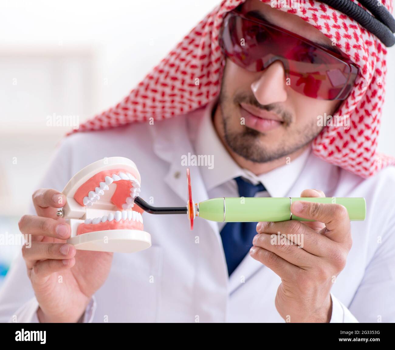 The arab dentist working on new teeth implant Stock Photo - Alamy
