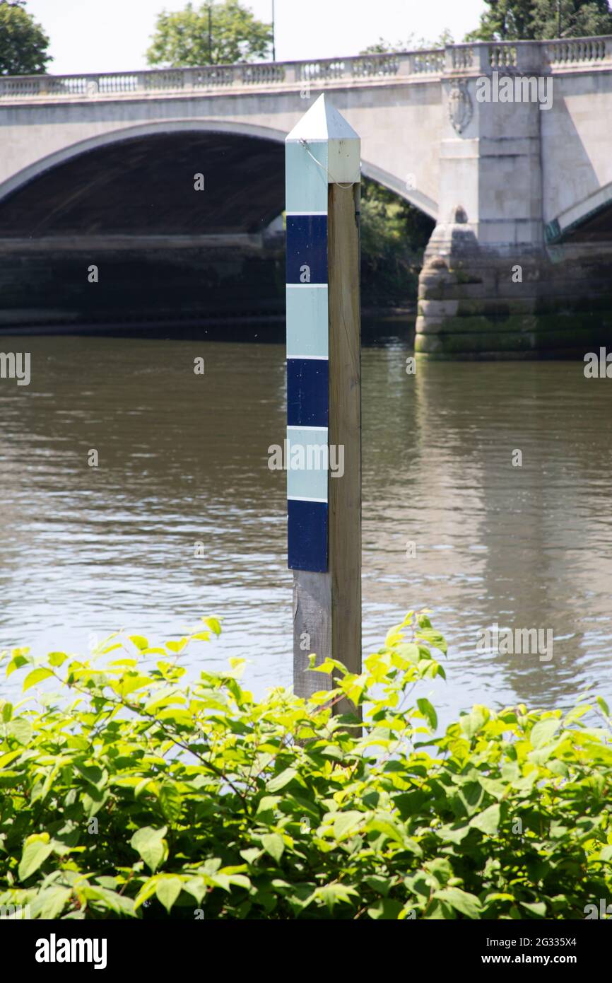 Chiswick bridge hi-res stock photography and images - Alamy