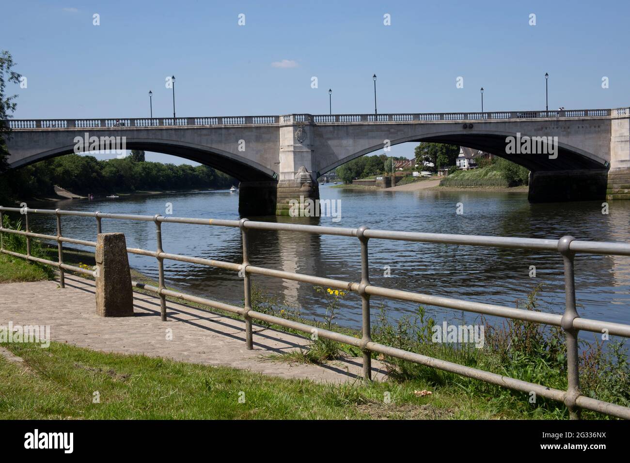 Chiswick bridge hi-res stock photography and images - Alamy