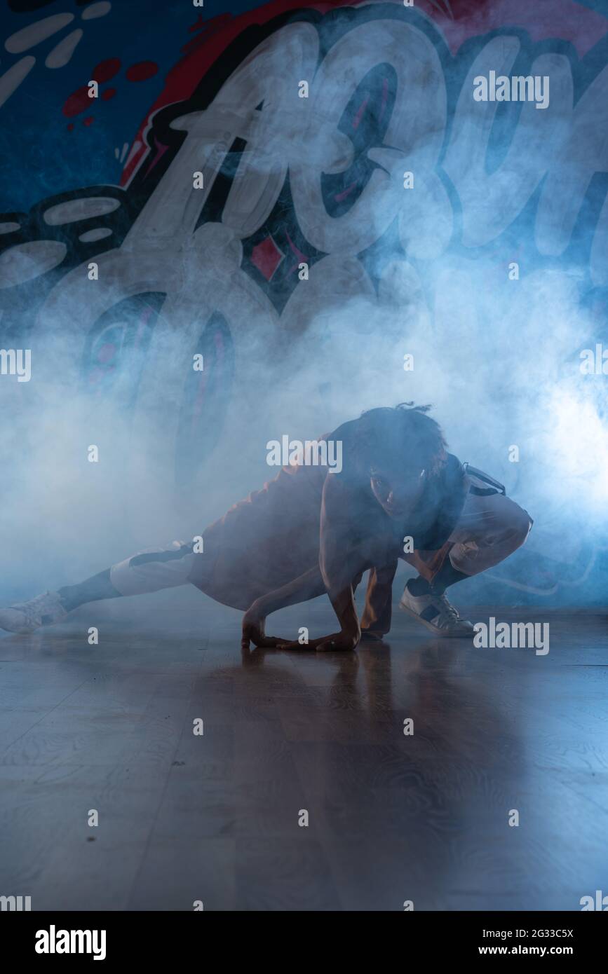 Breakdancing club hi-res stock photography and images - Alamy