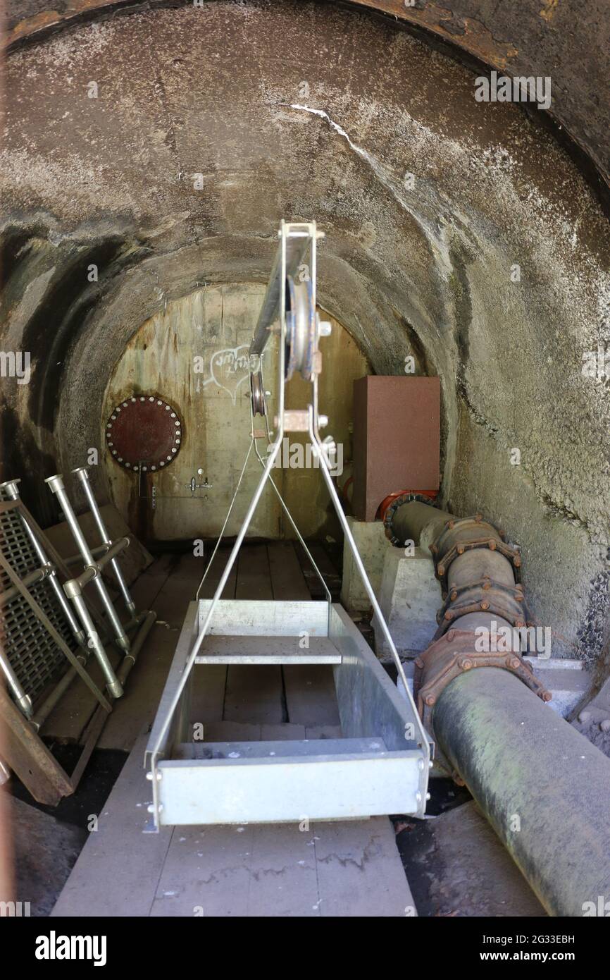 Tunnel blocked hi-res stock photography and images - Alamy
