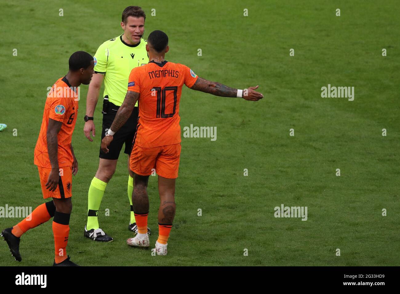 AMSTERDAM, NETHERLANDS - JUNE 13: referee Felix Brych, Memphis Depay of ...