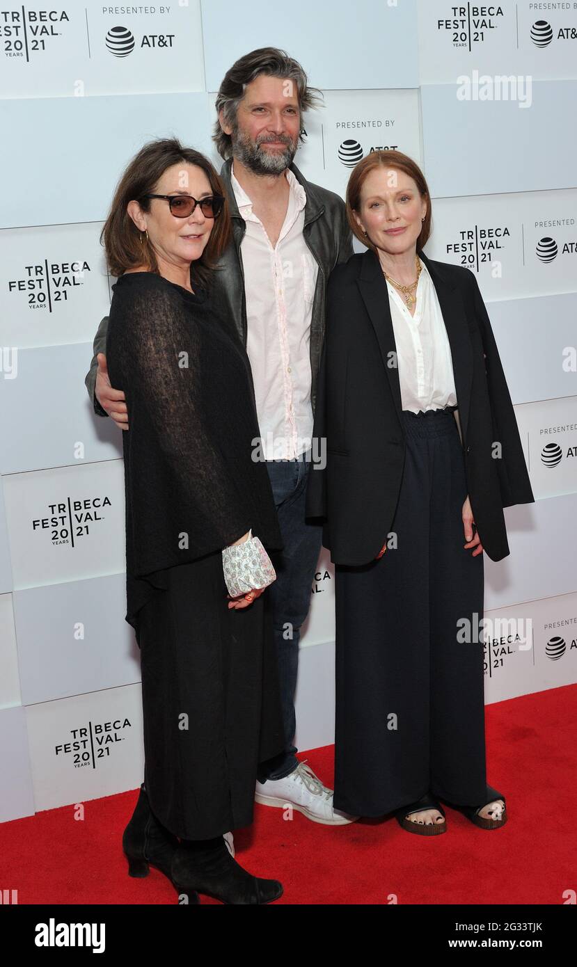 Julianne moore bart freundlich 2021 hi-res stock photography and images ...