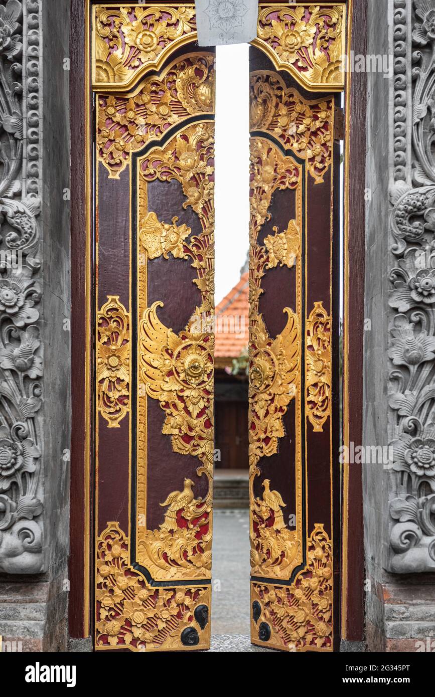 Balinese doors hi-res stock photography and images - Alamy