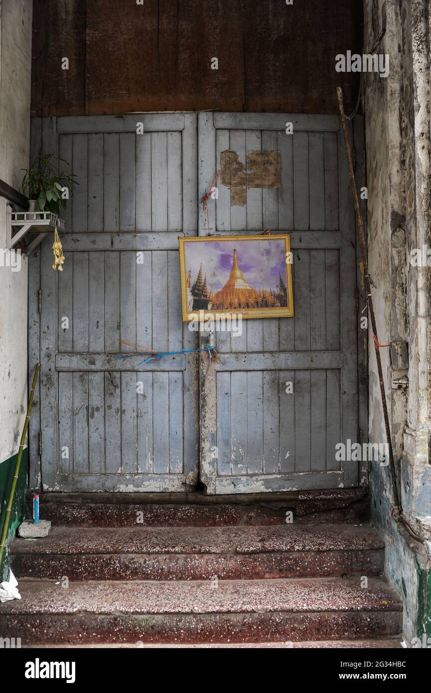 Myanmar burma burma door wooden hi-res stock photography and images - Alamy