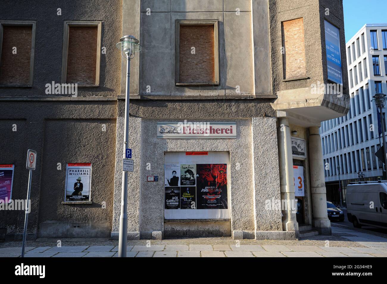 Butcher shop windows old hi-res stock photography and images - Alamy