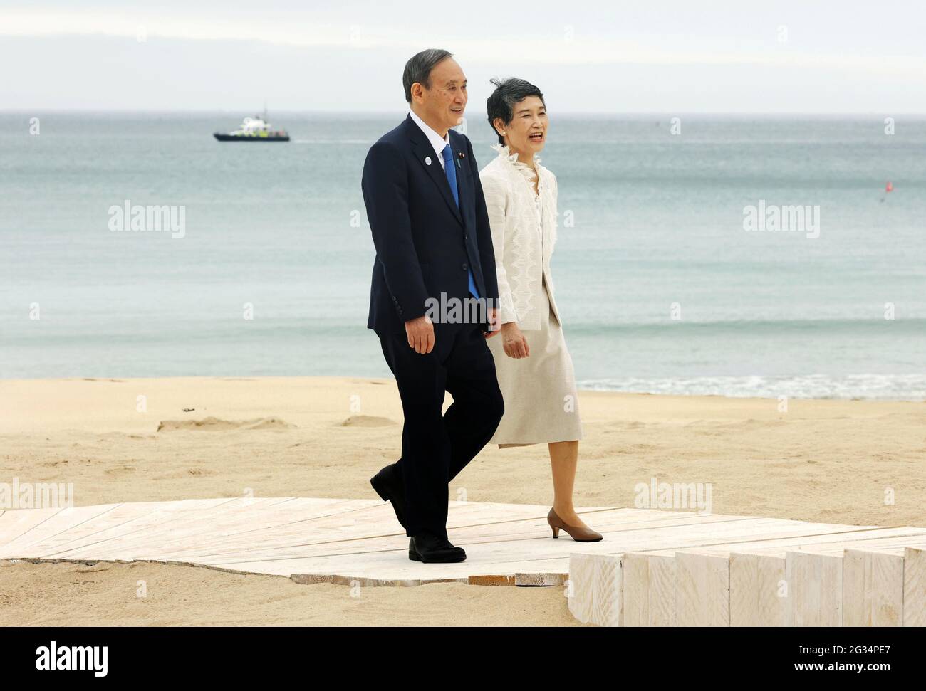 Japanese Prime Minister Yoshihide Suga and his wife Mariko walk in ...