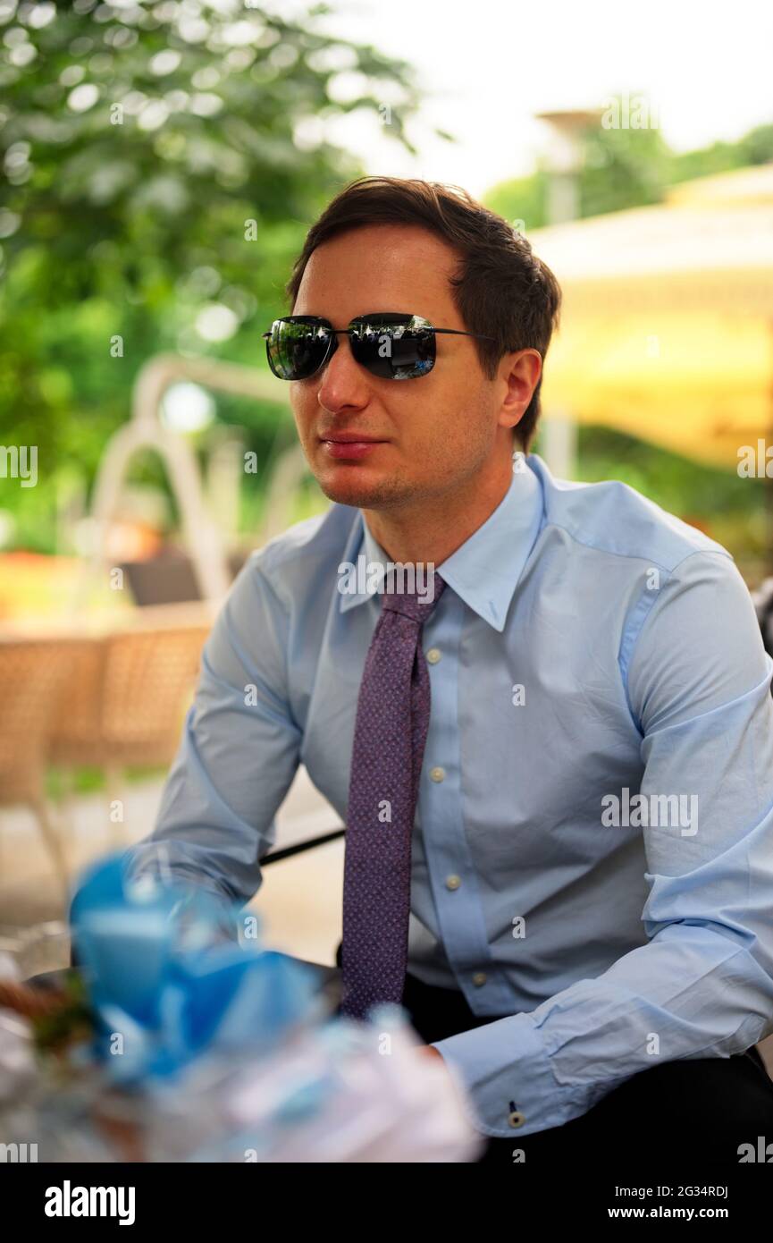 Person dressed in formal hi-res stock photography and images - Alamy