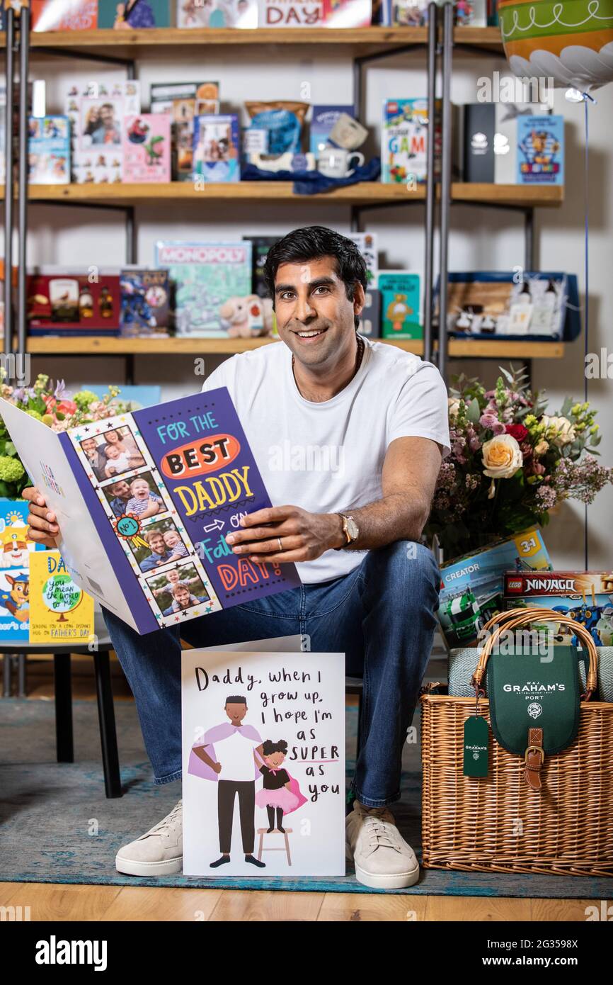 Moonpig cards hi-res stock photography and images - Alamy