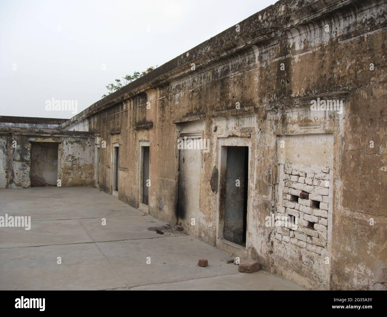 Old army barracks hi-res stock photography and images - Alamy