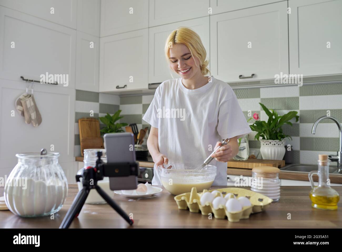 Teenager watching tutorial learning hi-res stock photography and images ...