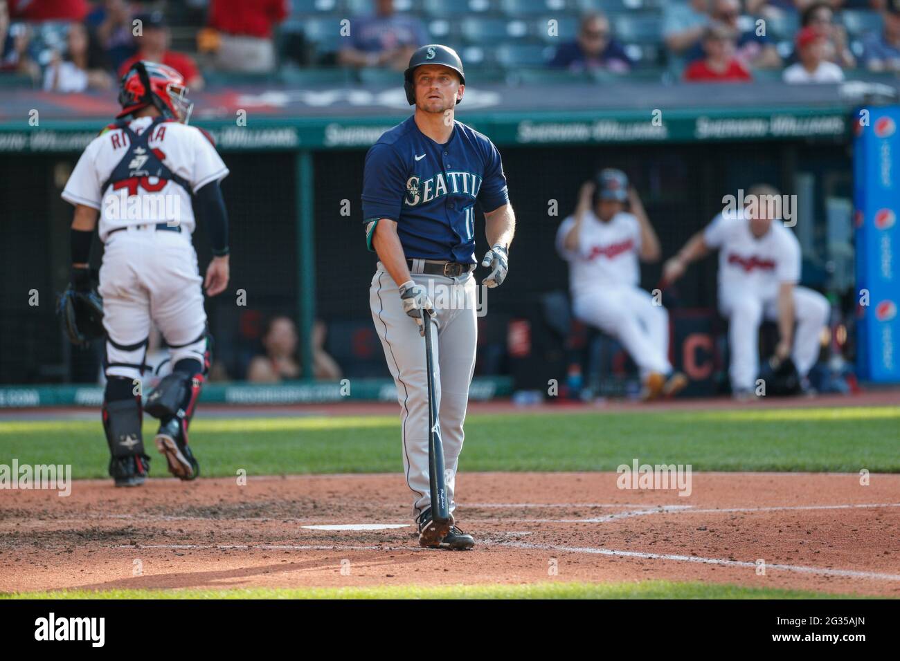 Seattle Mariners third basemen Kyle Seager (15) reacts after striking ...