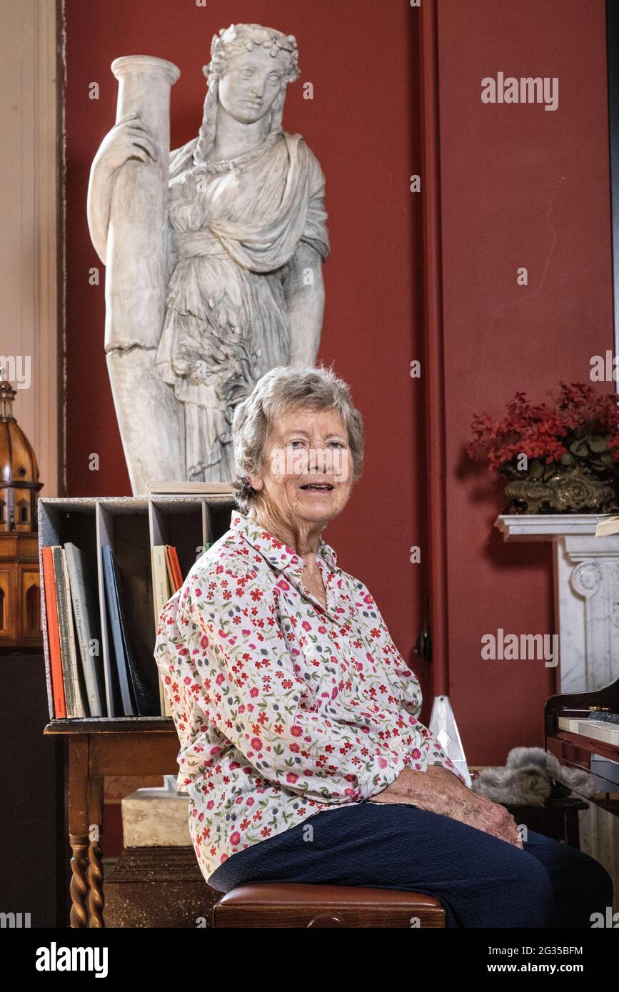 Dr caroline jackson at home in abingdon hi-res stock photography and ...