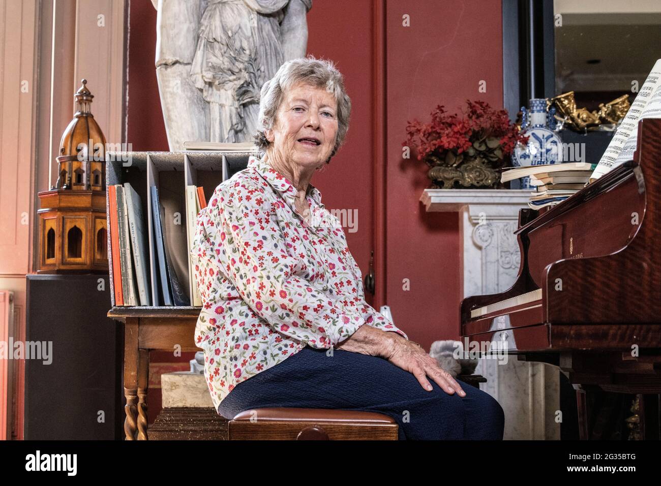 Dr caroline jackson at home in abingdon hi-res stock photography and ...