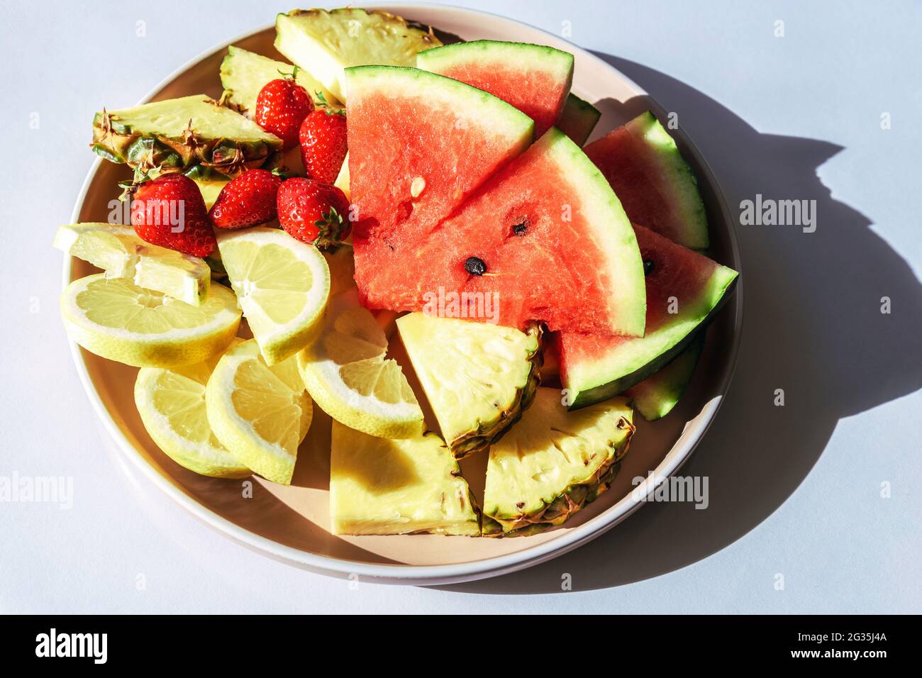 Table top shadows hi-res stock photography and images - Alamy
