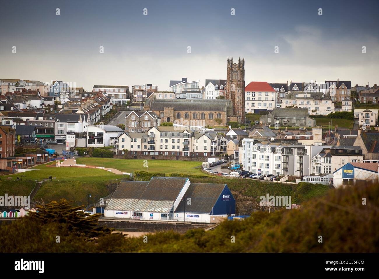 CORNISH costal town Newquay, Cornwall. Newquay Parish Church of St ...