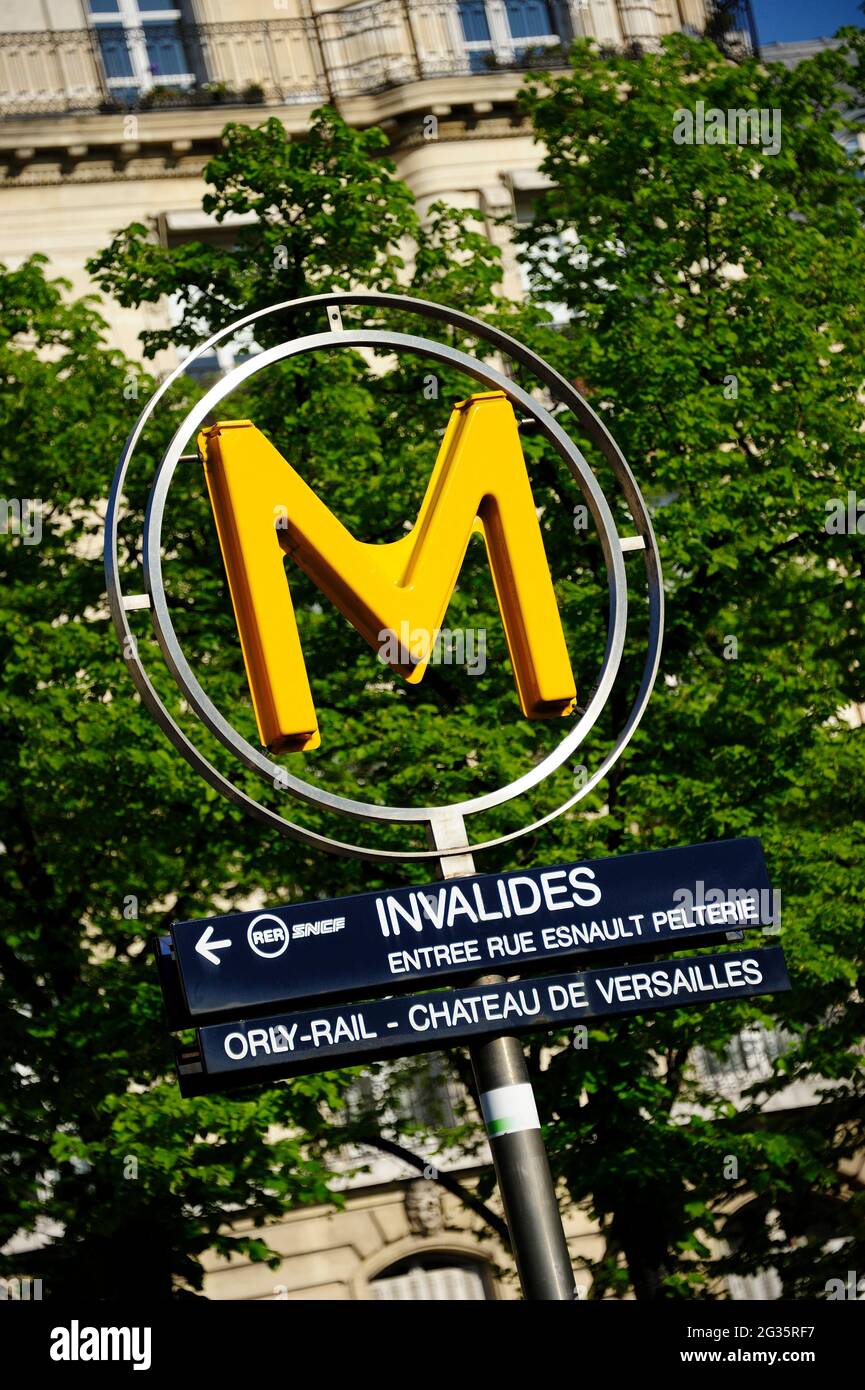 Paris metro logo hi-res stock photography and images - Alamy