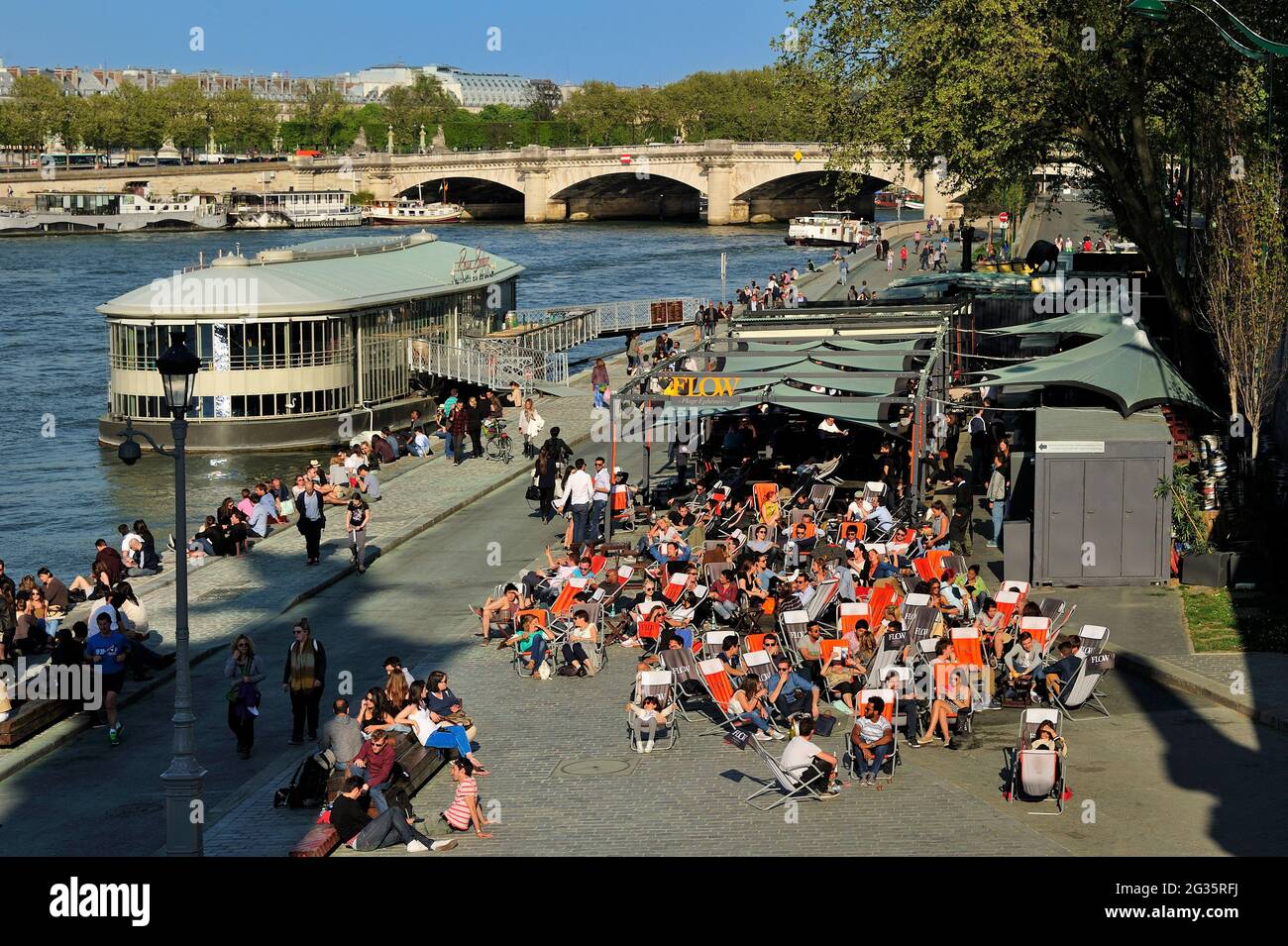 Paris la seine cafe summer hi-res stock photography and images - Alamy