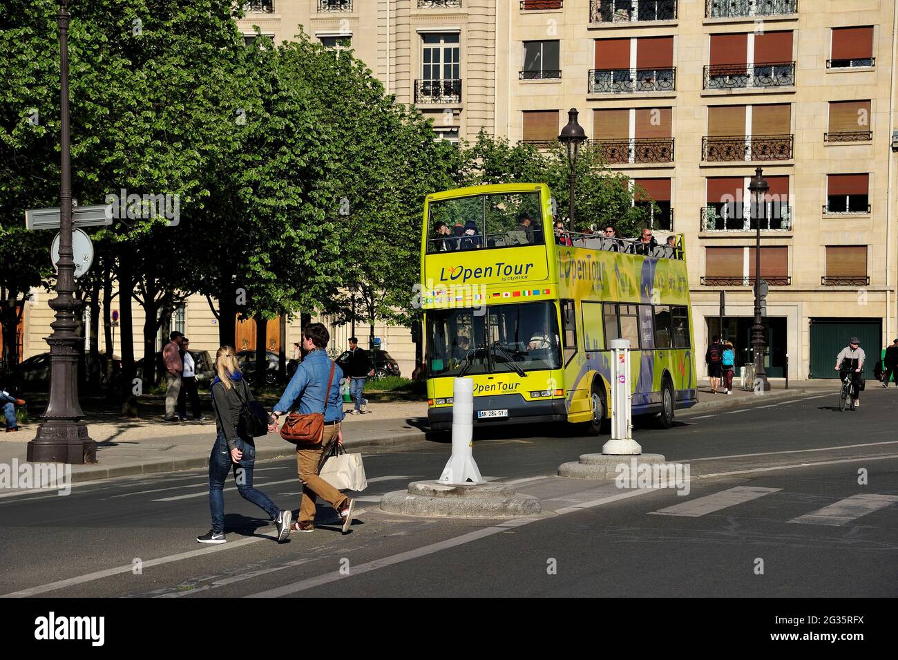 FRANCE, PARIS (75) 7TH ARRONDISSEMENT, TOURIST BUS L'OPEN TOUR Stock ...