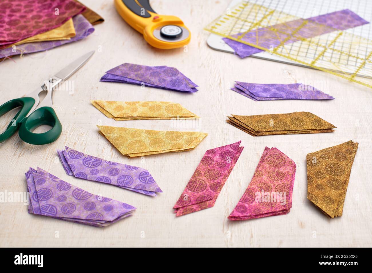 Cutting mat ruler hi-res stock photography and images - Alamy