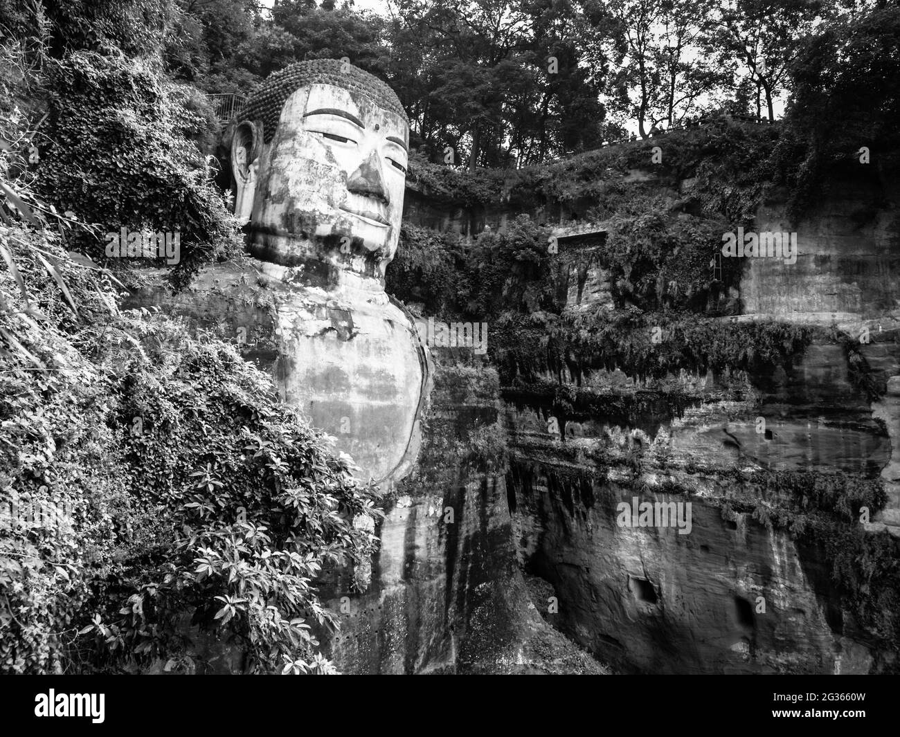 Leshan giant buddha largest stone Black and White Stock Photos & Images ...